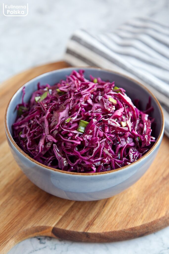 Surówka z czerwonej kapusty. PRZEPIS - Mniamer - najlepsze przepisy